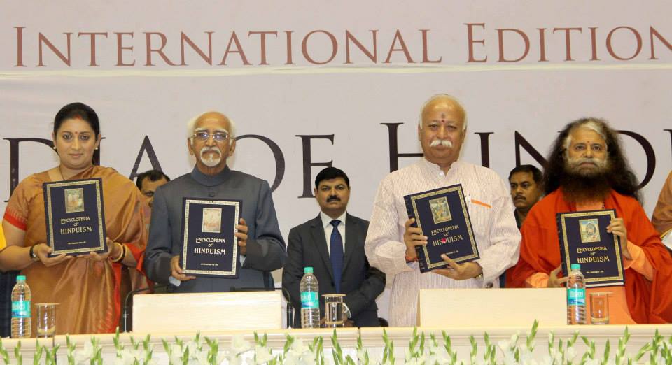 Shri Mohan Bhagwat,Smt Smriti Irani and Shri Hamid Ansari at the launch ...
